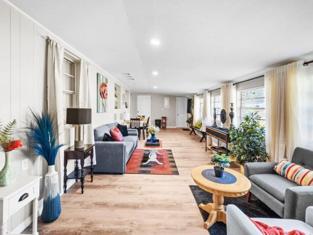 Modern Home in NW Jacksonville – Smart Tv, WiFi &