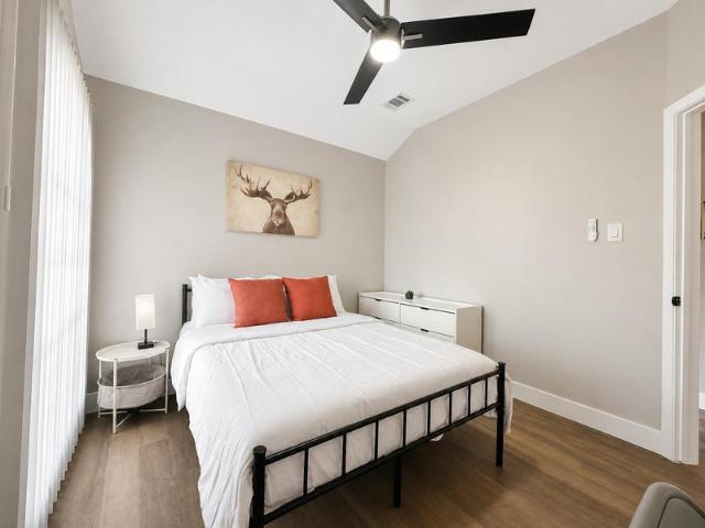 Modern Home Lovely Area Fast WiFi Comfy beds