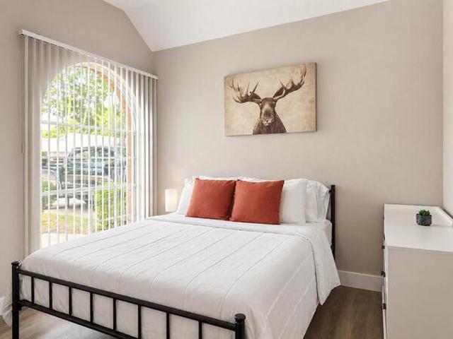 Modern Home Lovely Area Fast WiFi Comfy beds Workspaces ‍
