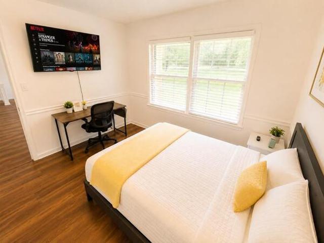 Modern, Homey & Move In Ready Spacious Rooms Bright, Cozy Common Areas