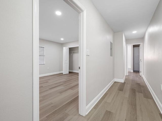 Modern Island Living at 140 E Davis – Renovated 1, 2 & 3 Bedroom Apartments in the Heart of Davis Islands 3 Bedroom Apartment for Rent at 140 E Davis Blvd, Tampa, FL 33606 Davis Islands
