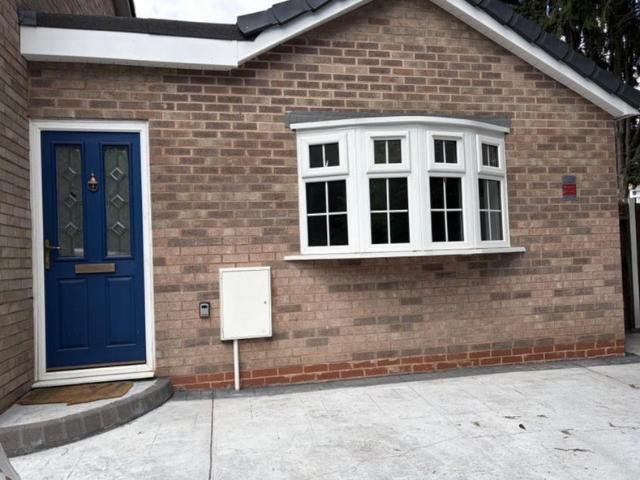 Modern, one bed flat with parking – Moseley