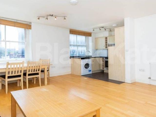 Modern one bed located within a stones throw to Camden Tube & Market