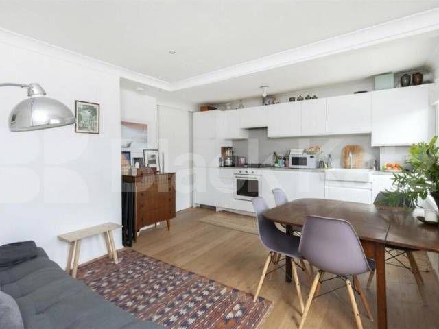 Modern one bed set on the 2nd floor of a period house mins to Camden
