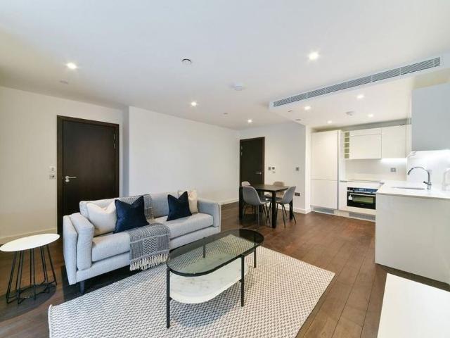 Modern one bedroom apartment available to rent in Tower Hill, E1