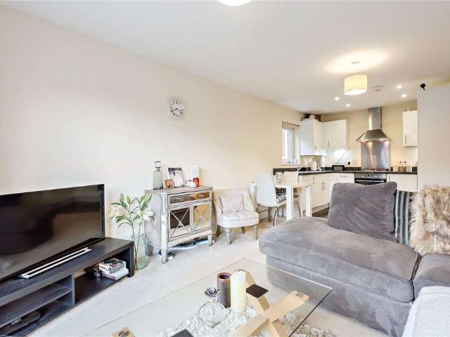 Modern one bedroom apartment in a convenient location for the town centre
