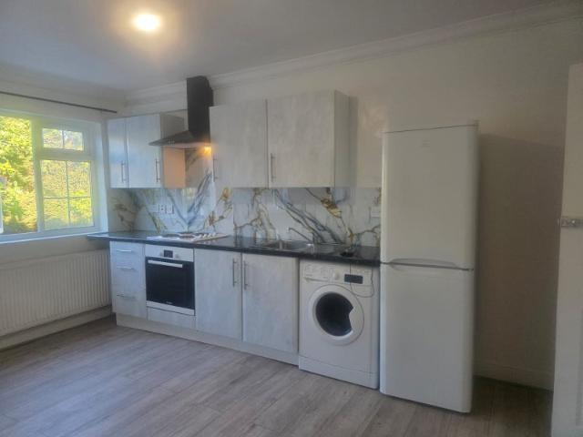 Modern One‑Bedroom Flat — Allington