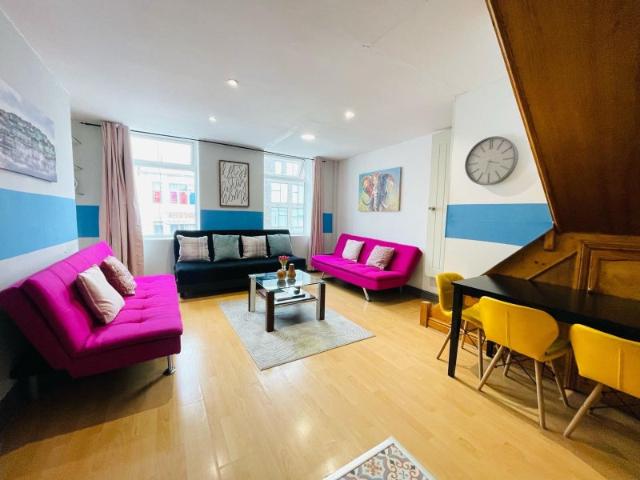 Modern One Bedroom Maisonette Aldgate E1