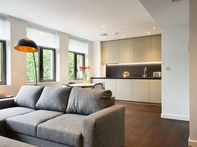 Modern one double bedroom flat in prime location