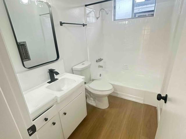 Modern ONE PLUS ONE plus 1 Bath Apartment in Canog