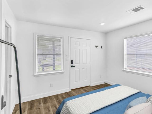 Modern Oasis: Renovated Home Near Rice U, UoHouston, Texas Medical Center with Prime Public Transit Access