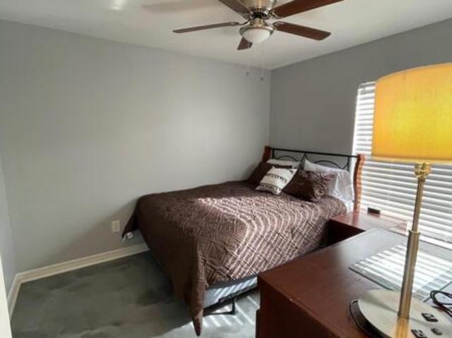 Modern Orlando Pad with Workspace & WiFi Steps from UCF, Waterford Lakes, MCO & Easy Access to 408/417