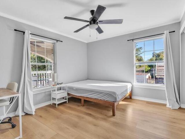 Modern Oversized Rooms Near Downtown Private Parking!