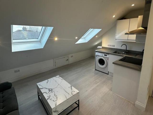 Modern Loft Studio for Rent – All Bills Included