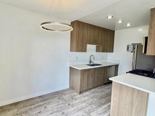 Modern Luxurious Renovated Upstairs Apartment Home