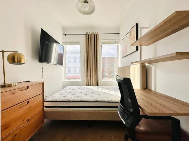 Modern Madison St Room with Gym & Rooftops