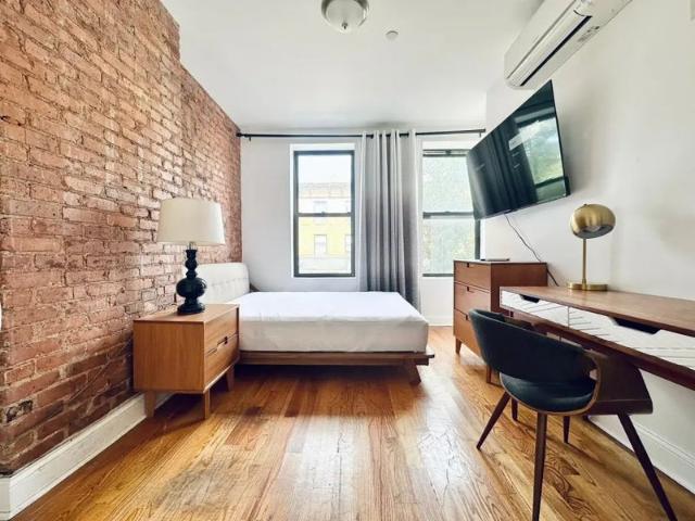 Modern Myrtle Ave Room Near Williamsburg