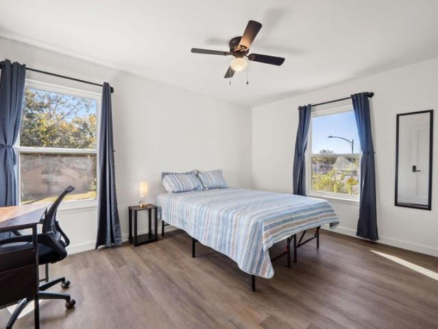 Modern North Austin CoLiving | Fast WiFi • 3 Frid