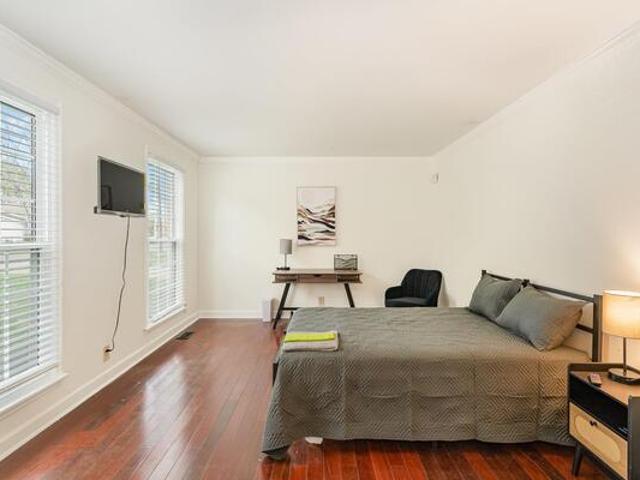 Modern Nashville Living: Fully Furnished Smart Rooms | All Utilities Included | Near BNA Airport & Downtown