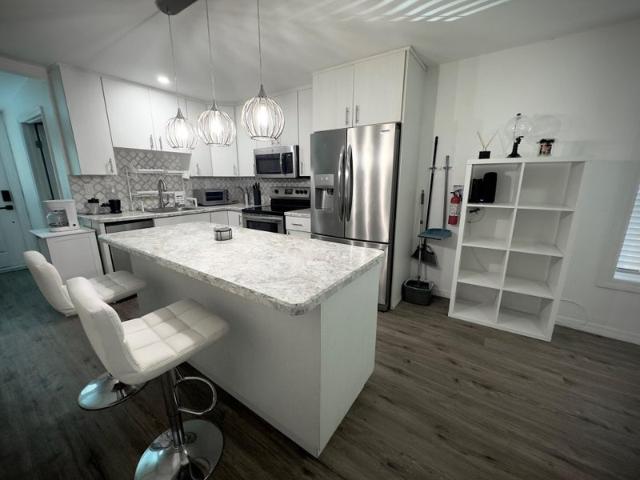 Modern New Smyrna Room • Mins from Beach, Shops, S