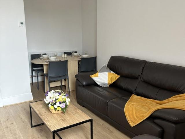 Modern, newly refurbished 5 Bedroom HMO