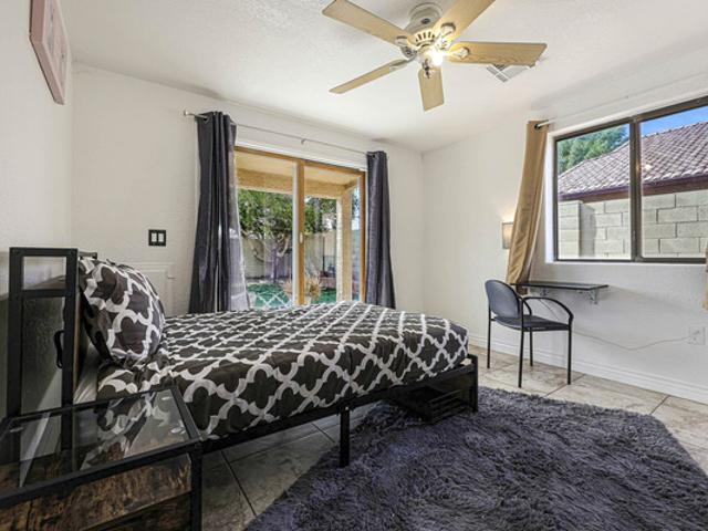 Modern & newly renovated Mesa House with office desk close to Skyline Park and freeway