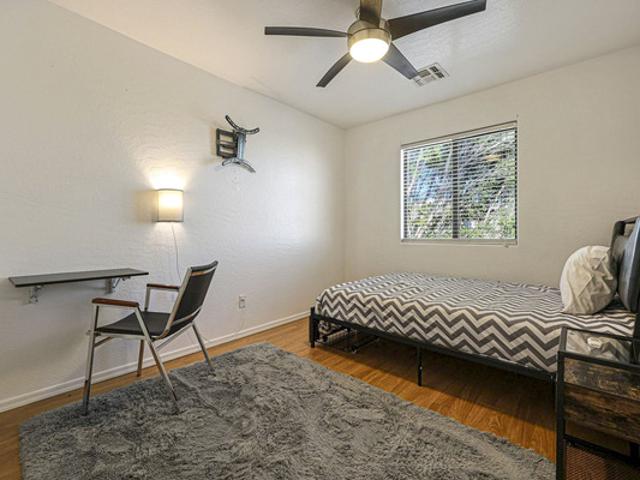 Modern & newly renovated Mesa House with office desk close to Skyline Park and freeway