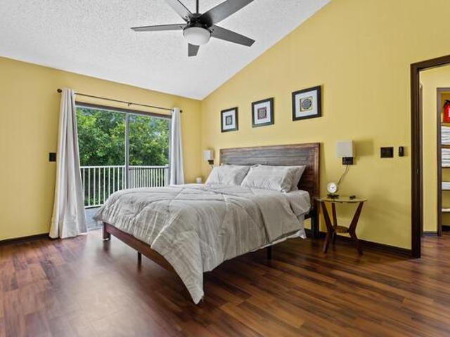 Modern & newly renovated Kissimmee Apartment with Television