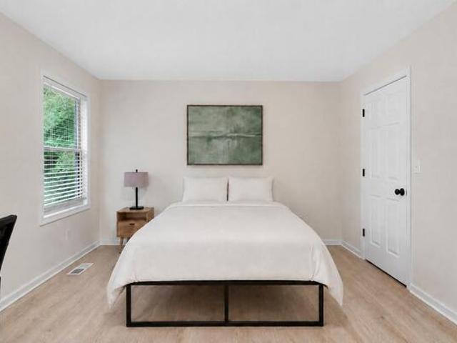 Modern, Newly Renovated & Spacious home in Douglasville!