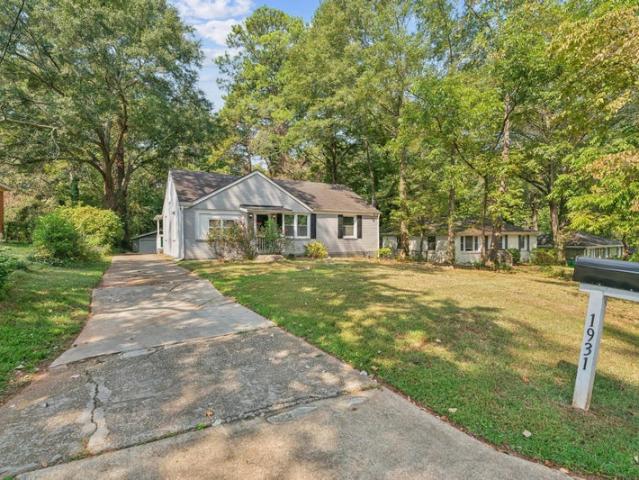 Modern & newlyrenovated Decatur House with Dining