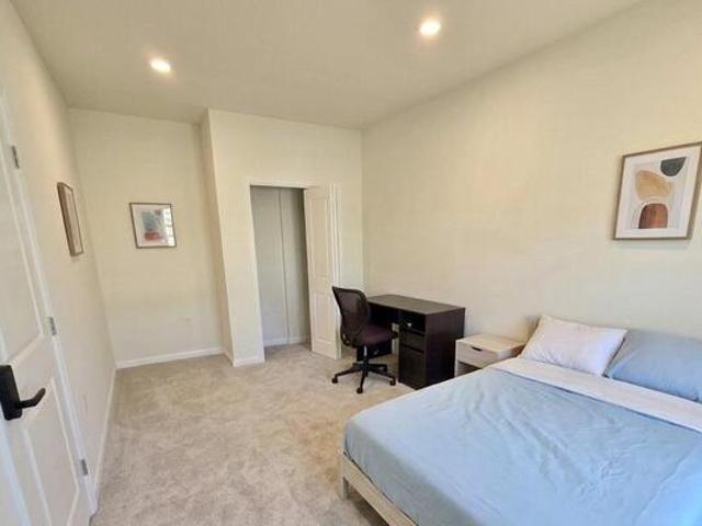 Modern South Durham Home 5 minutes from Downtown WiFi, Laundry and Cleaning included!