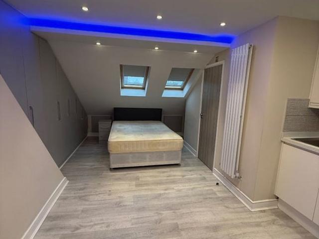 Modern Self Contained Loft Studio Ilford, IG3
