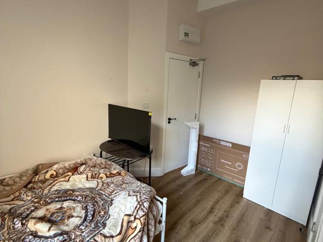 Modern self contained studio flat