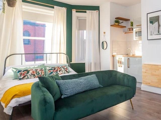 Modern Self Contained Studio | Great Transport