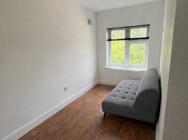 Modern Self Contained Studio | 1 Min to Northwood