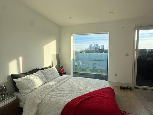Modern Shoreditch Flat | 2 Terraces + 2 Bathrooms