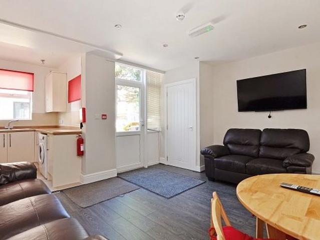 Modern & Spacious 5 Bed Ensuite Student House in Sheffield