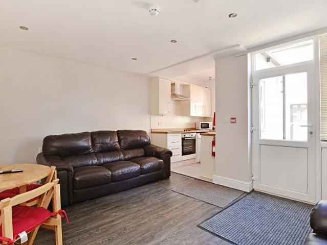 Modern & Spacious 5 Bed Ensuite Student House in Sheffield