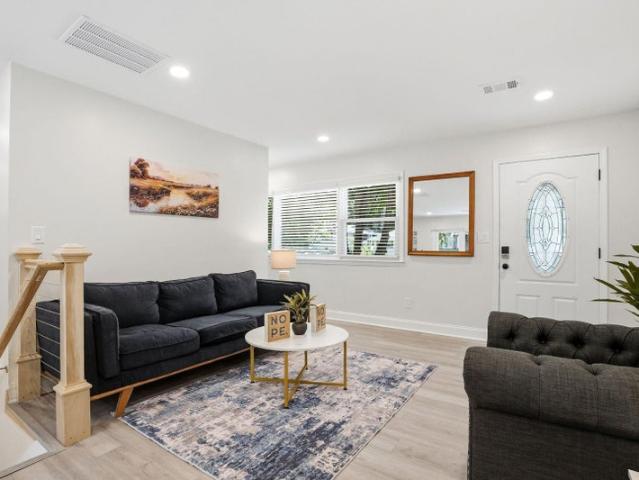 Modern & Spacious Home: Fully Furnished, Comfy Sh