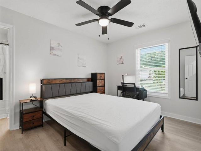 Modern & Spacious Home: Fully Furnished, Comfy Sh