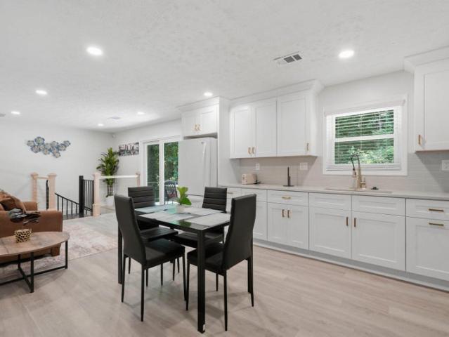 Modern & Spacious Home: Fully Furnished, Comfy Sh