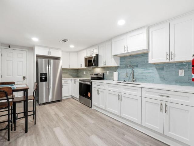 Modern & Spacious Home: Fully Furnished, Comfy Sh