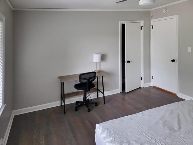 Modern & spacious Lawrenceville House with Work areas and Dining area