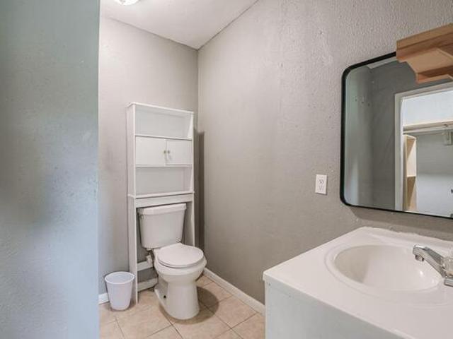 Modern Spacious Rooms Elite level kitchen Amazing Location