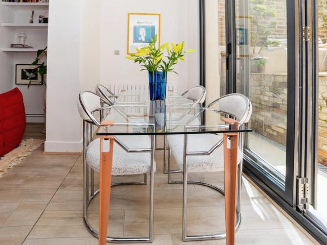 Modern, spacious two bedroom with garden