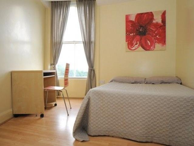 MODERN STUDENT 4 BEDROOM TERRACE NR TOWN CENTRE WITH UTILITES INCLUDED