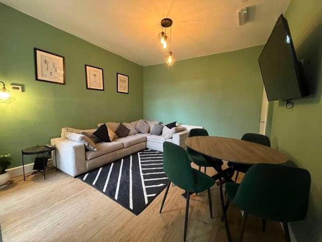 Modern Student House / Rooms Remaining, LN5