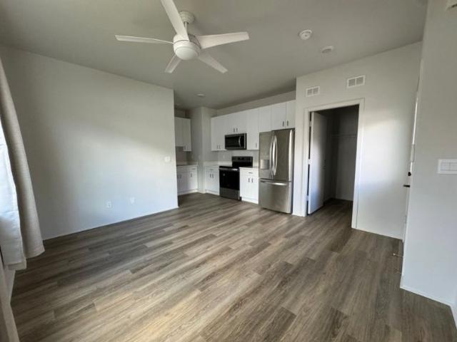 Modern Studio Unit. Available: 1April2025