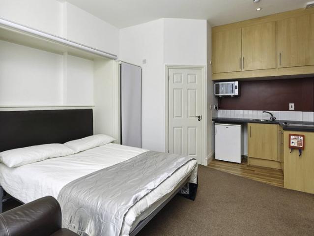 Modern Studio Apartment 15 mins from city 30SRF1