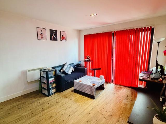 Modern Studio Apartment – Available 15th May